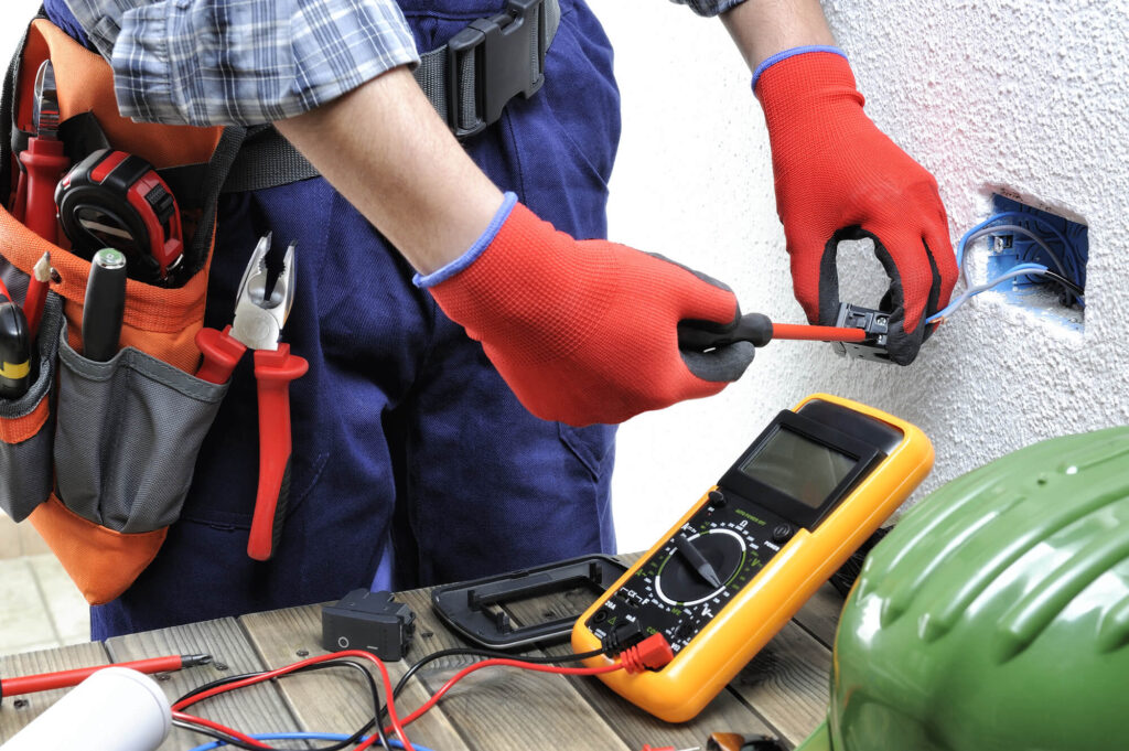 5 Signs of Electrical Problems in Your Office Building